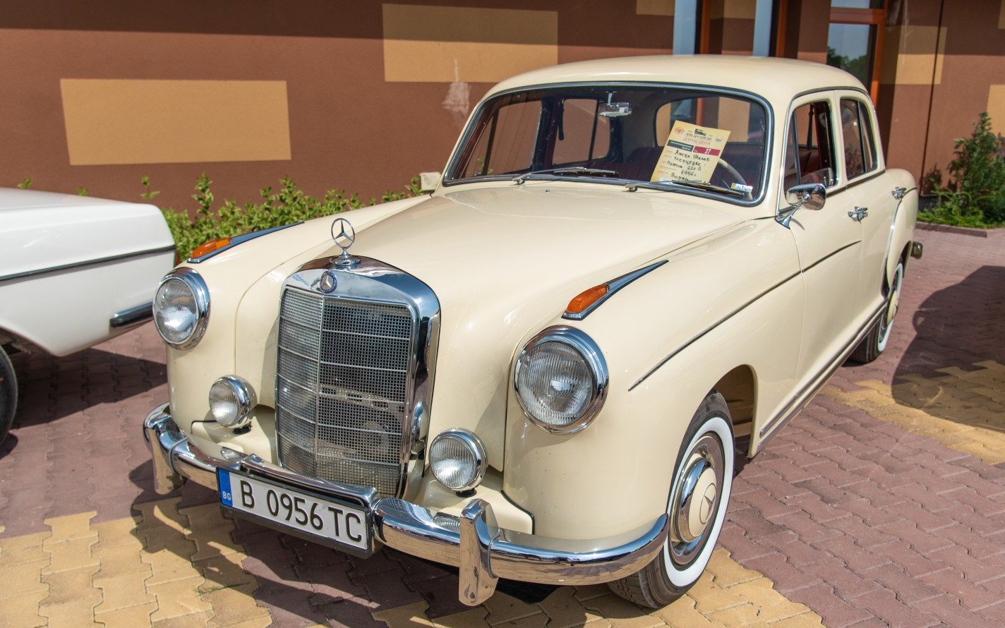 Mercedes-Benz W180 II Sedan 220 S (100 Hp)